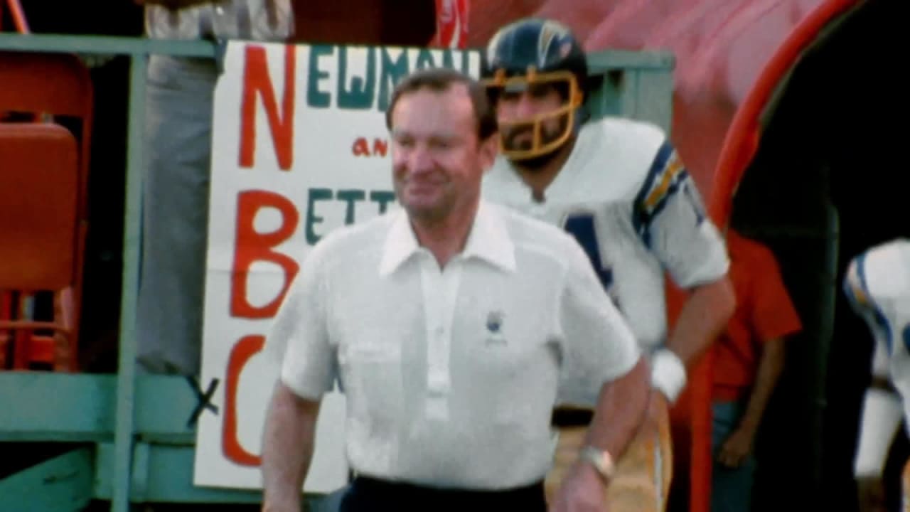 Former San Diego Chargers quarterback Dan Fouts presents Don Coryell ...