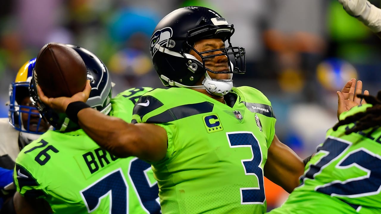 Pete Carroll: Seahawks QB Russell Wilson suffered 'badly sprained finger'