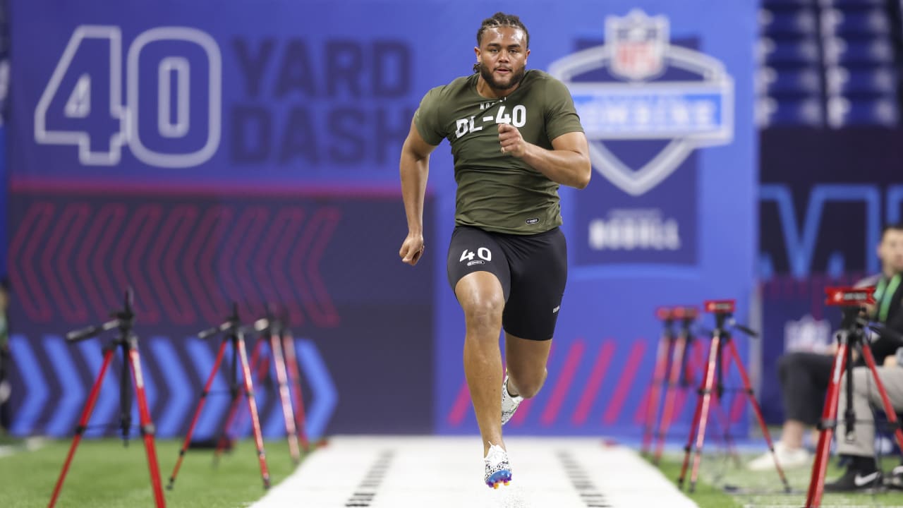 Defensive end Mike Morris runs official 4.95-second 40-yard dash at ...