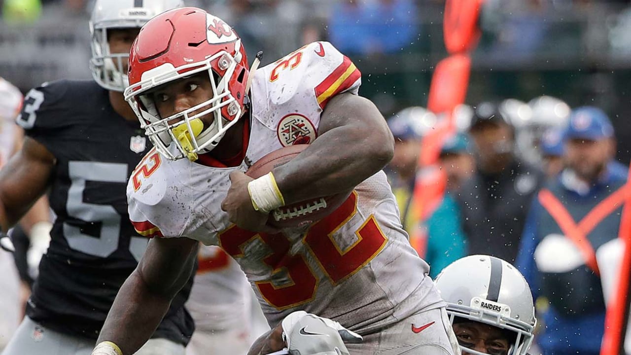 Spencer Ware paces, powers Chiefs offense in dominant win