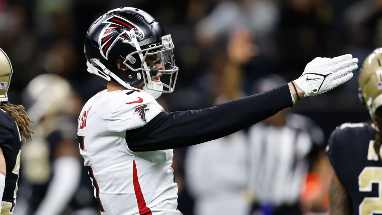 Atlanta Falcons wide receiver Drake London jukes defender out of his ...