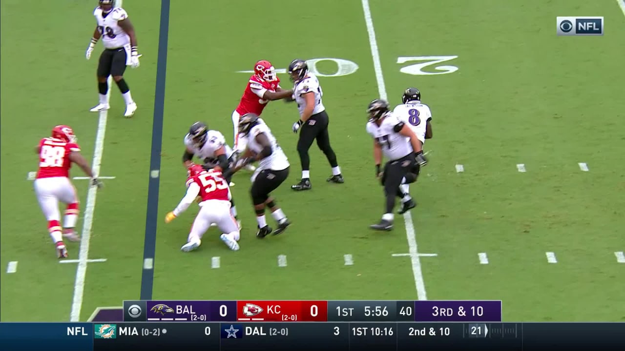 Lamar Jackson runs circles around Chiefs' pass rush on wild scramble