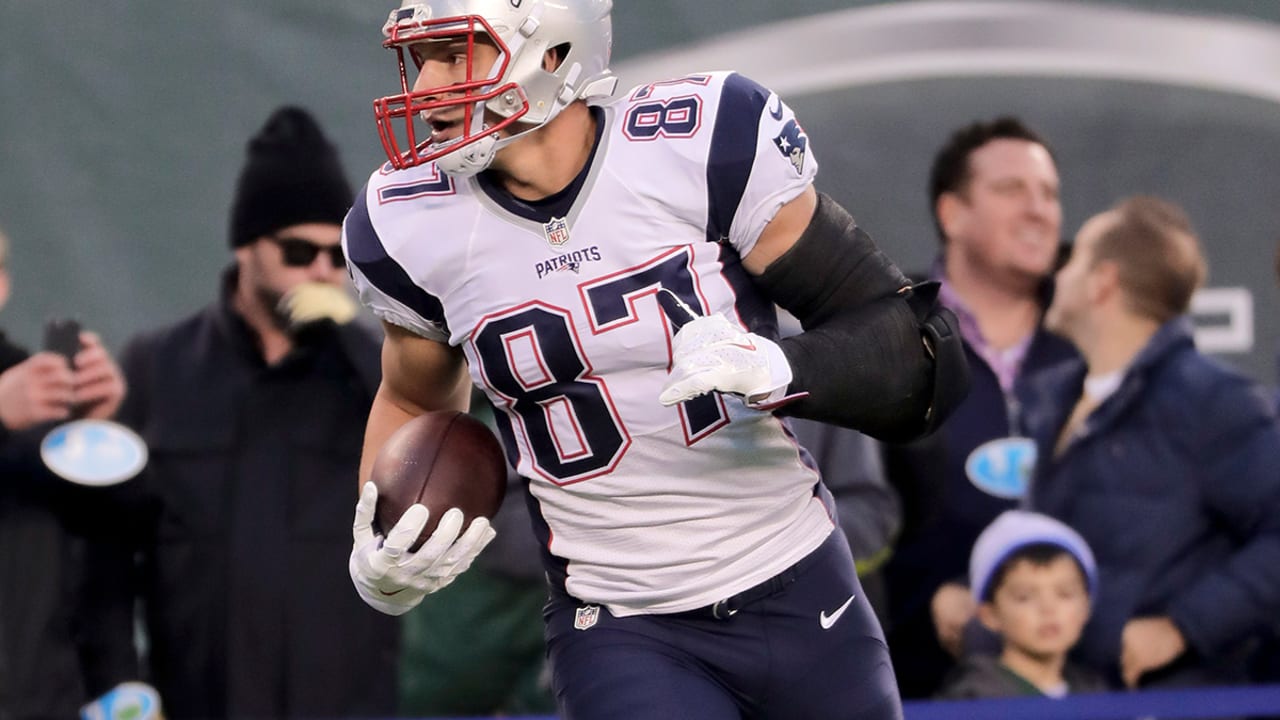 Gronkowski (back) leaves early, ruled out against Jets