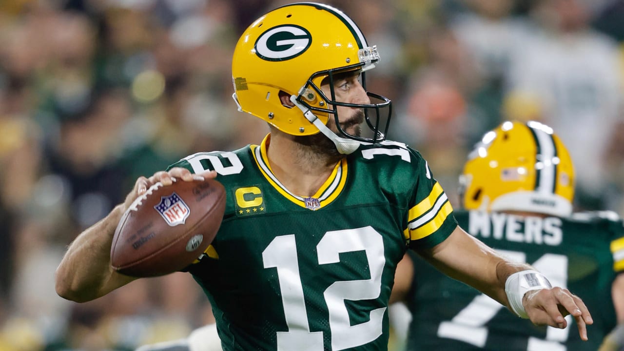 Green Bay Packers quarterback Aaron Rodgers ad-libs a 15-yard throw to ...