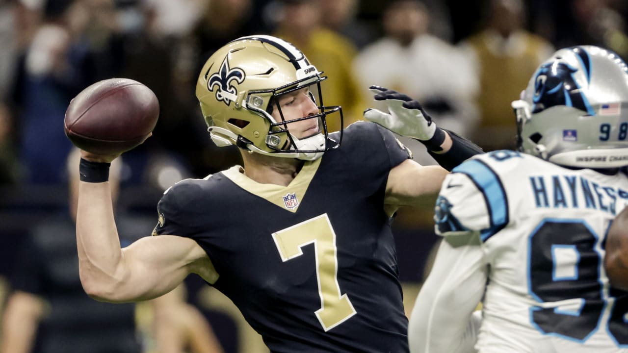 New Orleans Saints quarterback Taysom Hill stands strong on 28-yard ...