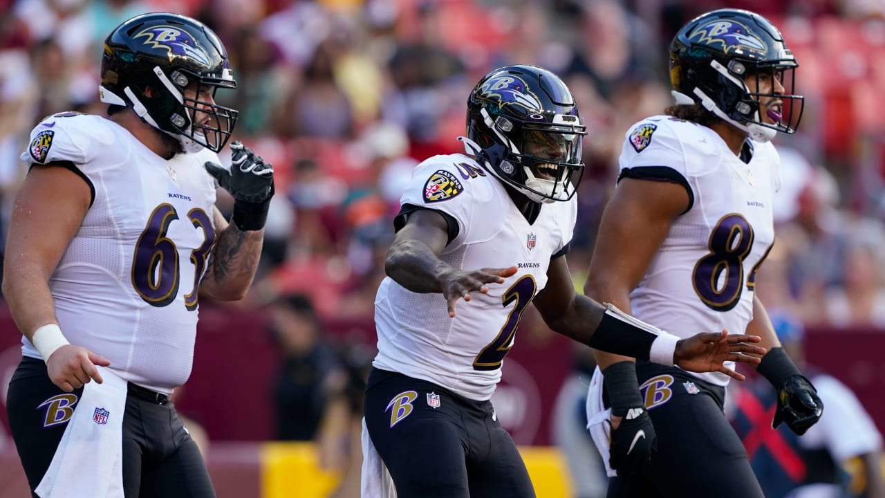 Baltimore Ravens quarterback Tyler Huntley takes off for speedy TD scramble