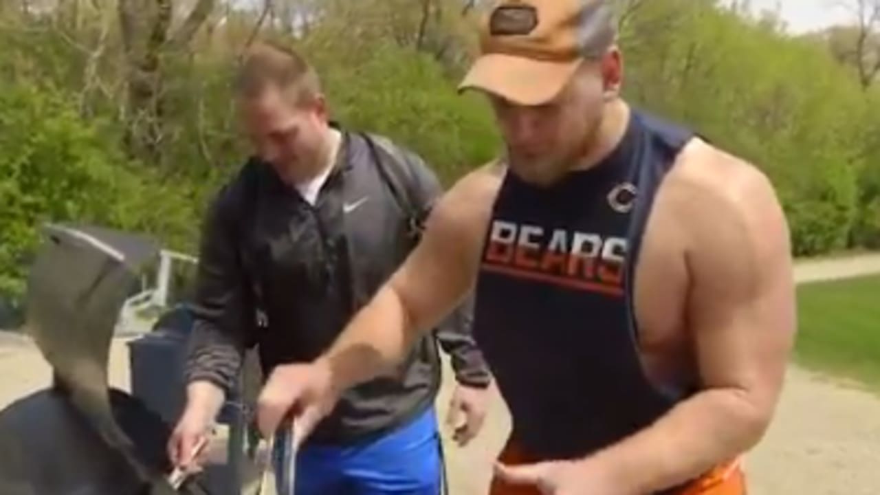Chicago Bears players show off their BBQ mastery