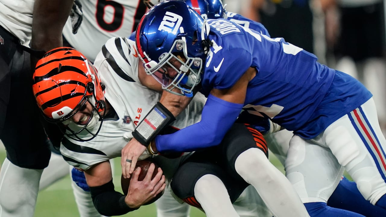 New York Giants defensive back Khalil Dorsey flies into the backfield ...