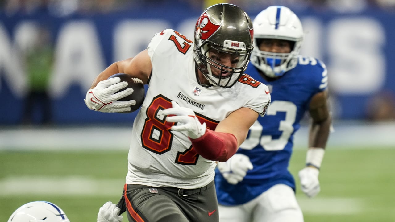 Tampa Bay Buccaneers tight end Rob Gronkowski runs free up the seam for ...