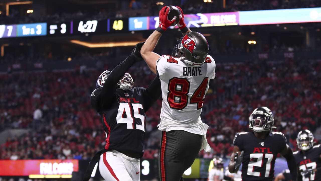 Tampa Bay Buccaneers tight end Cameron Brate goes above everyone for 3 ...