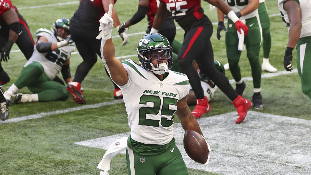 New York Jets running back Ty Johnson walks it in for 1-yard TD