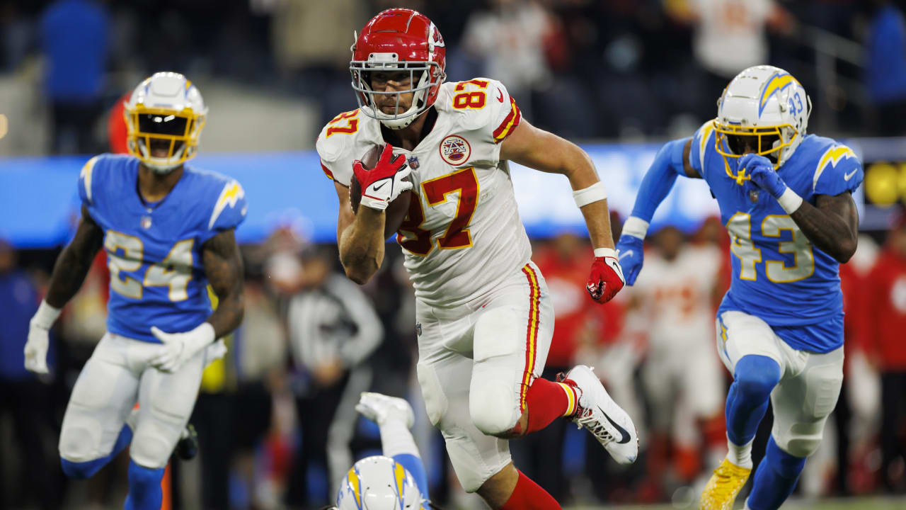 Top 10 Kansas City Chiefs tight end Travis Kelce plays | 2021 season