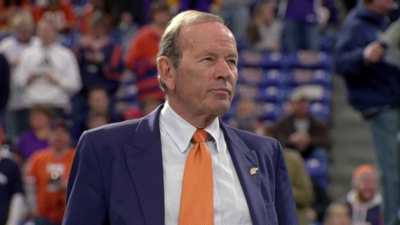 Pat Bowlen gets enshrined into the Hall of Fame