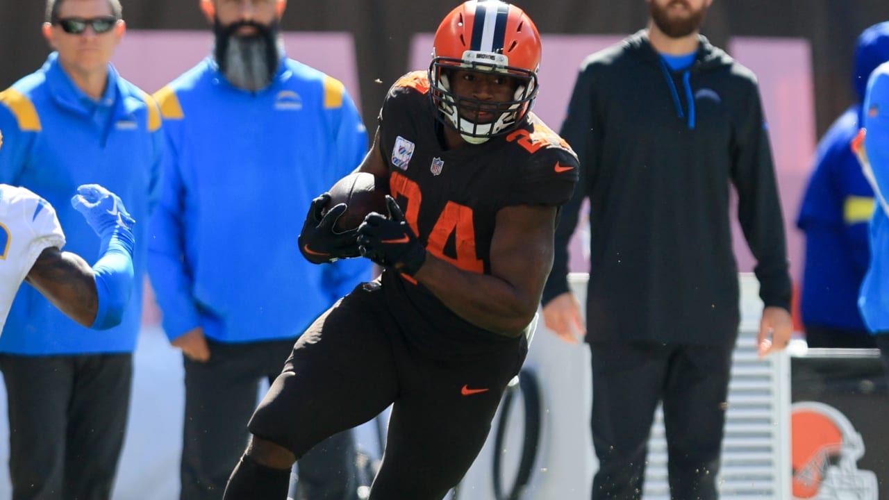 Cleveland Browns Running Back Nick Chubb Shows Off Leg Strength On Second Effort Td Run
