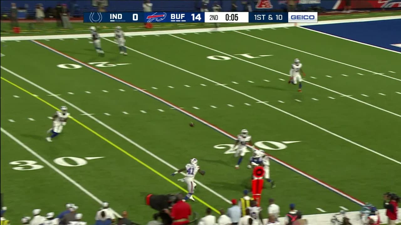 Marcus Johnson shows off toe drag swag skill for first down