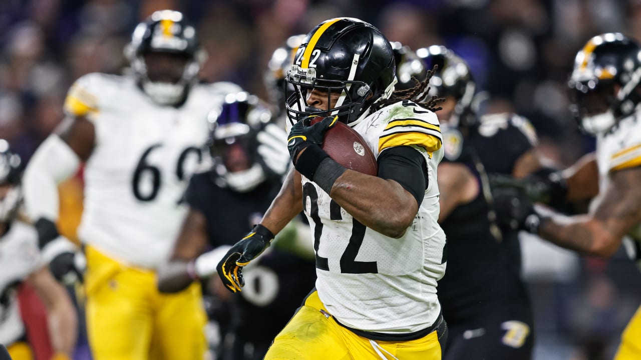Pittsburgh Steelers running back Najee Harris shows his trademark ...