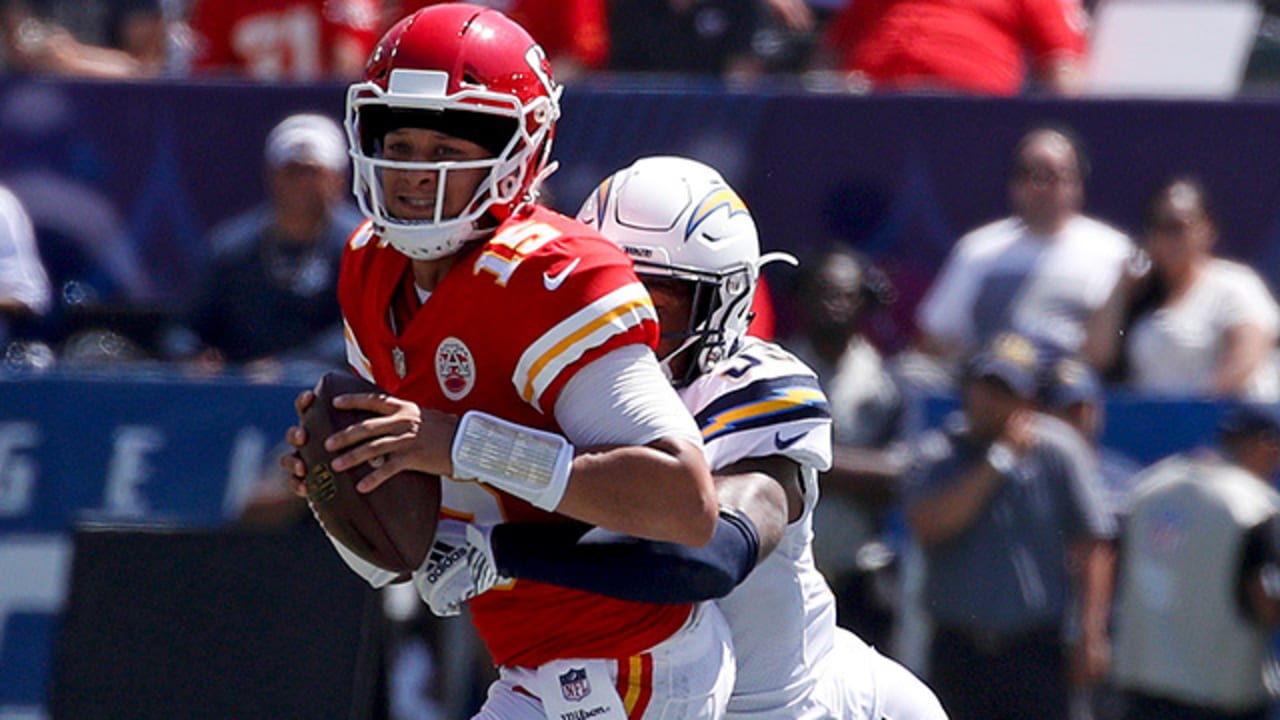 Derwin James sacks Patrick Mahomes on third-down blitz