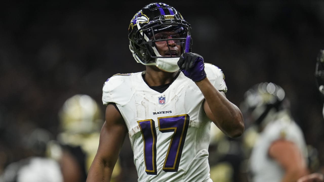 Baltimore Ravens running back Kenyan Drake goes untouched from a yard ...