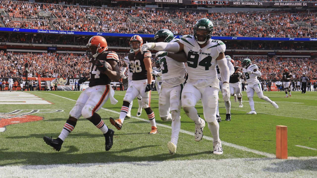 Cleveland Browns running back Nick Chubb locates cutback lane for 12 ...