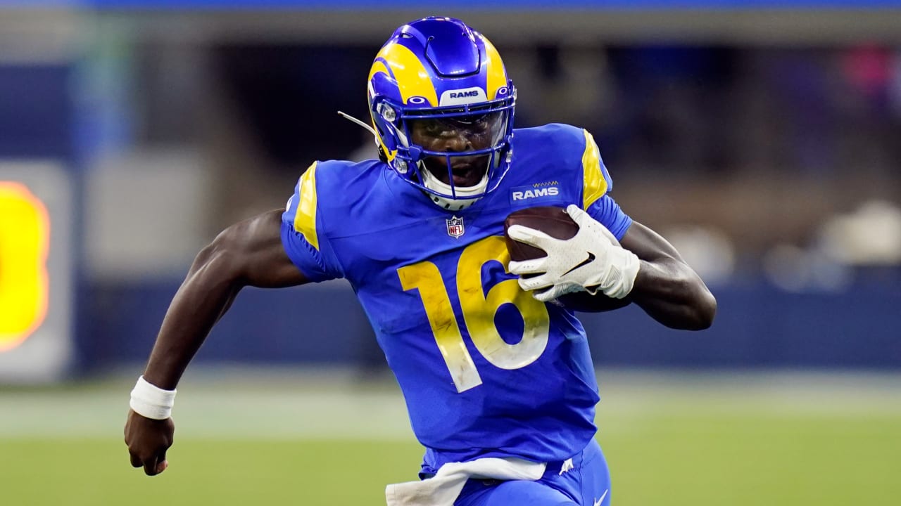 Los Angeles Rams quarterback Bryce Perkins can't be contained on his ...