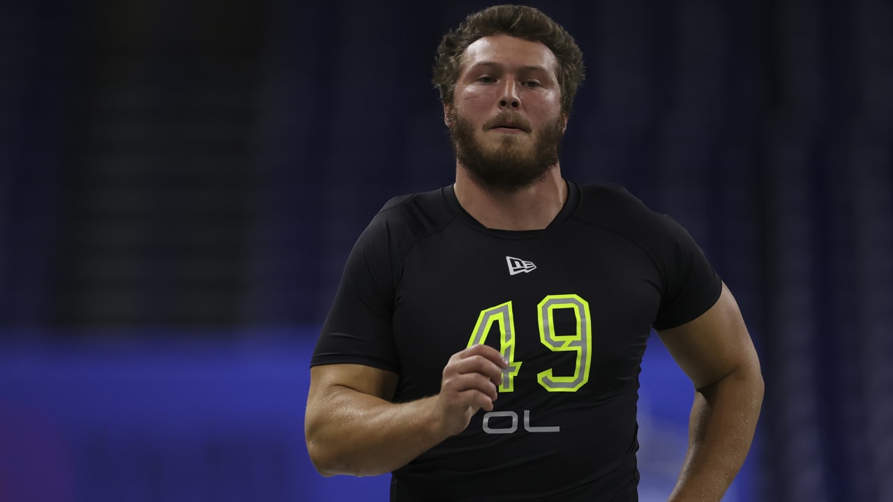 Offensive lineman Cole Strange runs official 5.03-second 40-yard dash ...