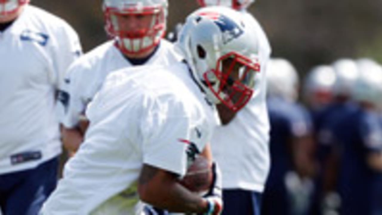 Aaron Dobson, New England Patriots strike contract