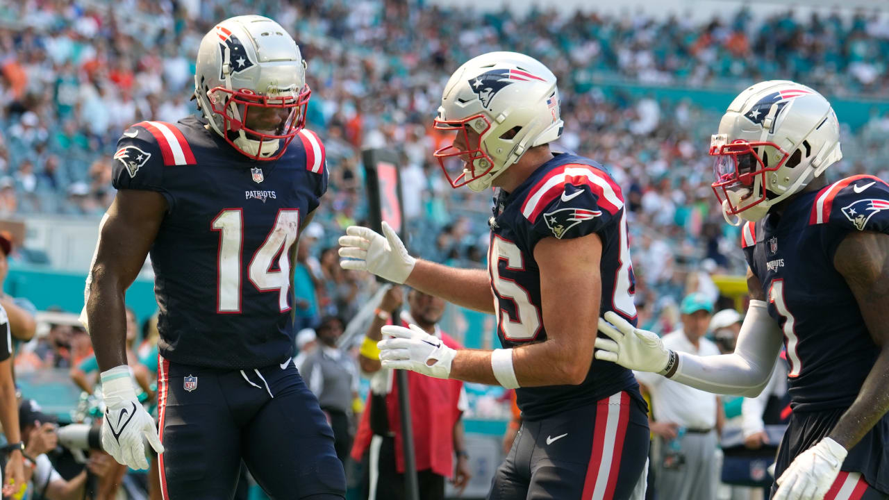 New England Patriots wide receiver Ty Montgomery barrel-rolls into end ...