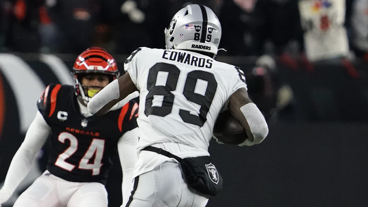 Las Vegas Raiders Derek Carr locates wide-open wide receiver Bryan ...