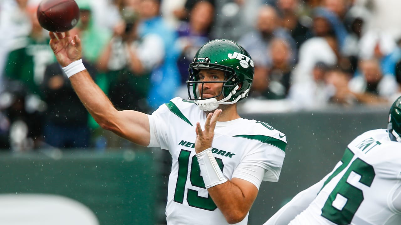 New York Jets quarterback Joe Flacco finds wide receiver Elijah Moore ...