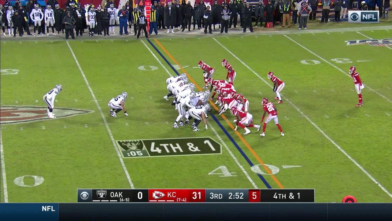 Alex Ingold hammers through Chiefs' D for fourth-down pickup