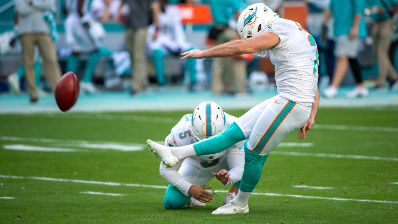 Miami Dolphins kicker Jason Sanders sneaks in 48-yard field goal to seal the game for the Dolphins