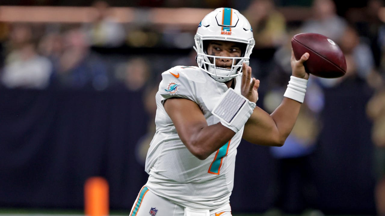 Top 10 Miami Dolphins quarterback Tua Tagovailoa plays | 2021 season