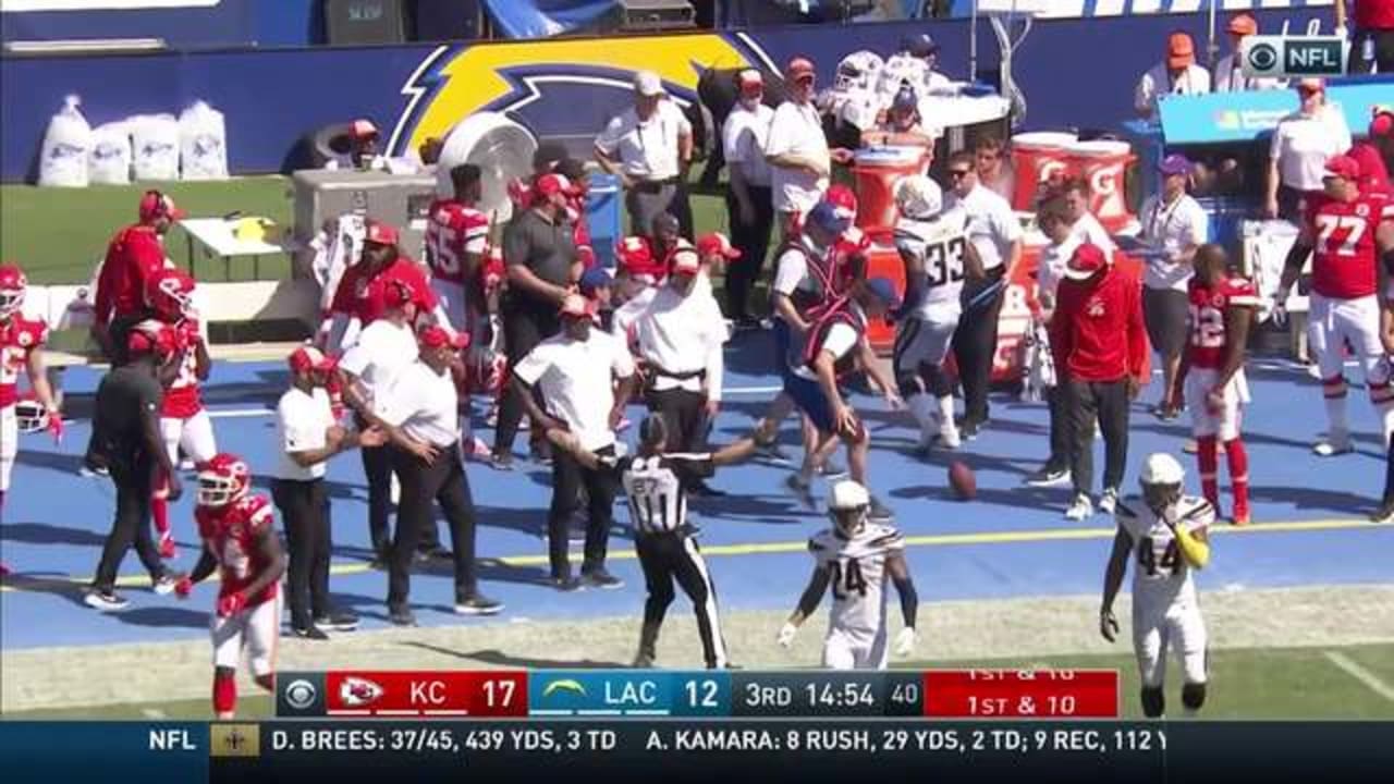 Tyreek Hill's second half starts with blazing 21-yard jet sweep run