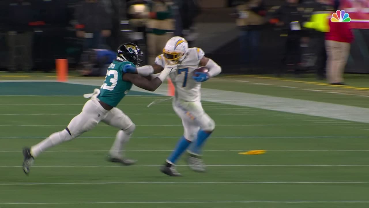 Los Angeles Chargers tight end Gerald Everett slashes through ...