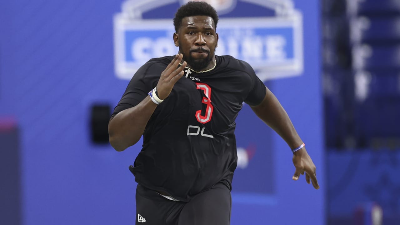 Defensive end Zach Carter runs official 4.99-second 40-yard dash at ...