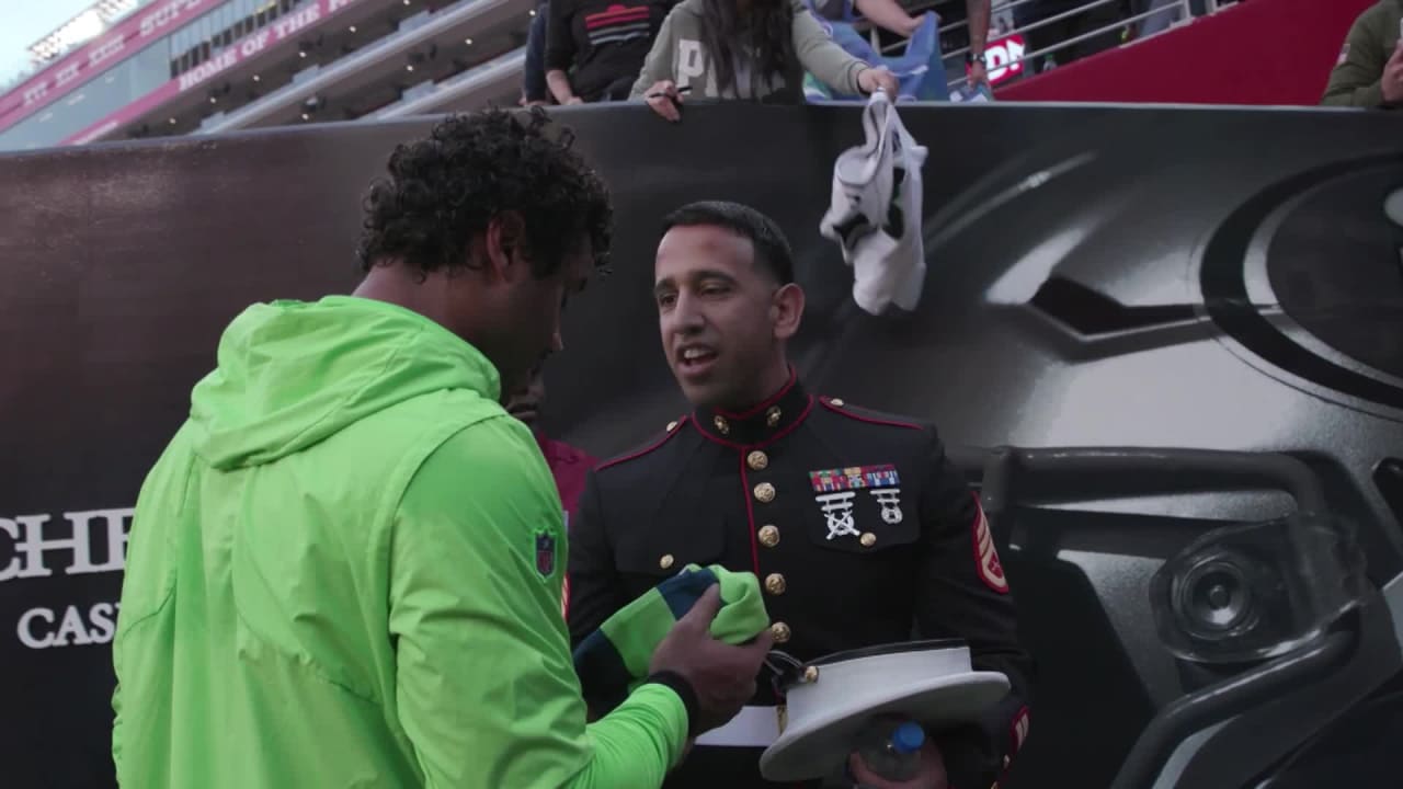 Russell Wilson signs U.S. veteran's '12' flag ahead of 'MNF'