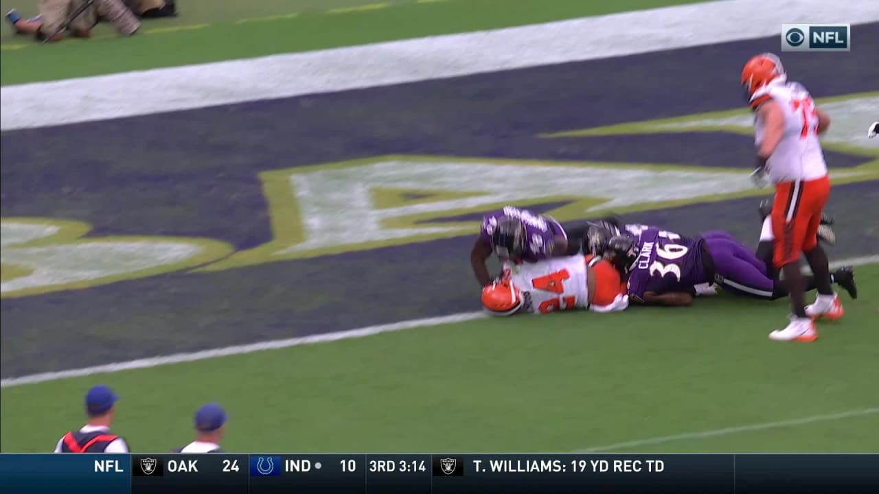 Nick Chubb pushes through Ravens' defenders for another rushing TD