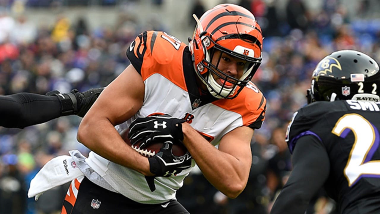 Uzomah makes adjustment for back-shoulder catch