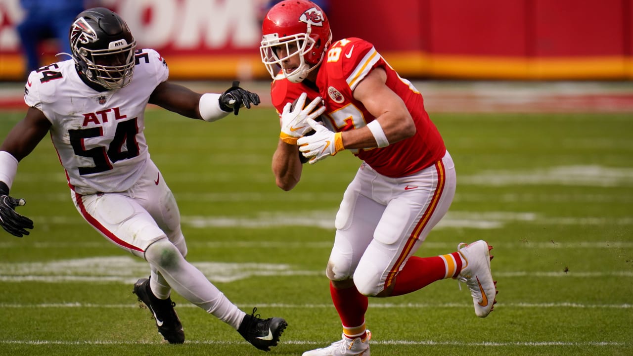 Chiefs TE Travis Kelce sets single-season TE receiving yardage record