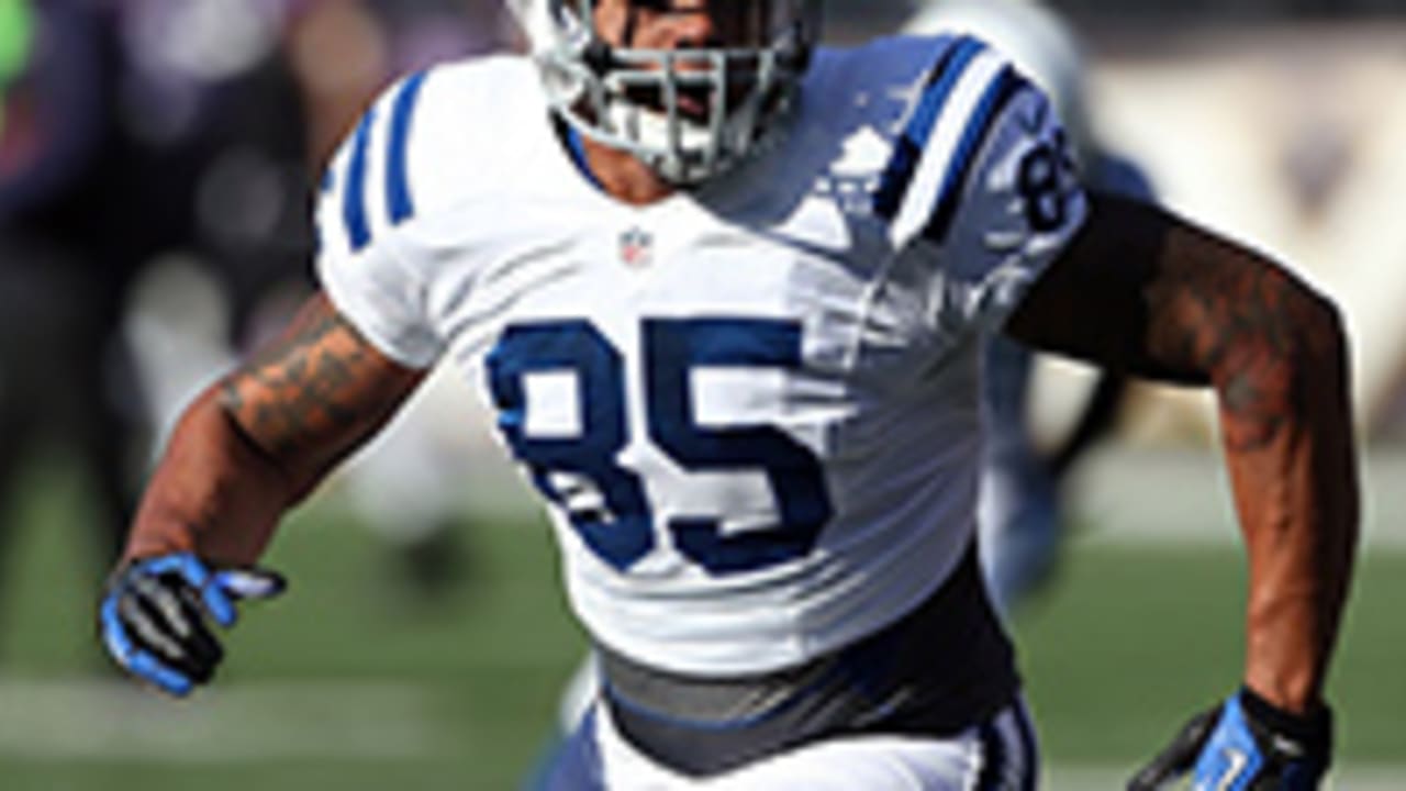 Weslye Saunders suspended for violating NFL policy