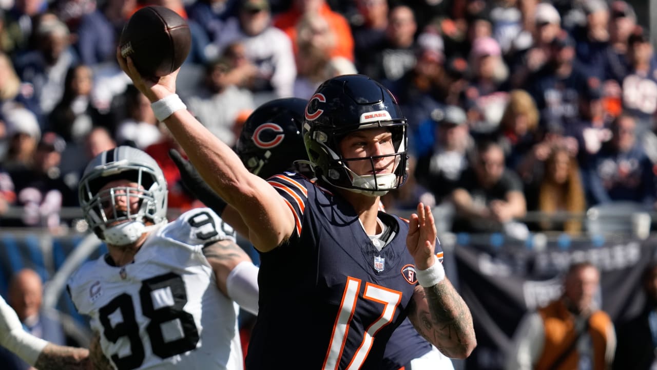 Chicago Bears quarterback Tyson Bagent hits running back D'Onta Foreman ...