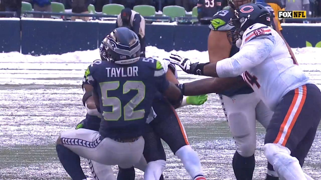 Seattle Seahawks defensive end Darrell Taylor ambushes Chicago Bears ...