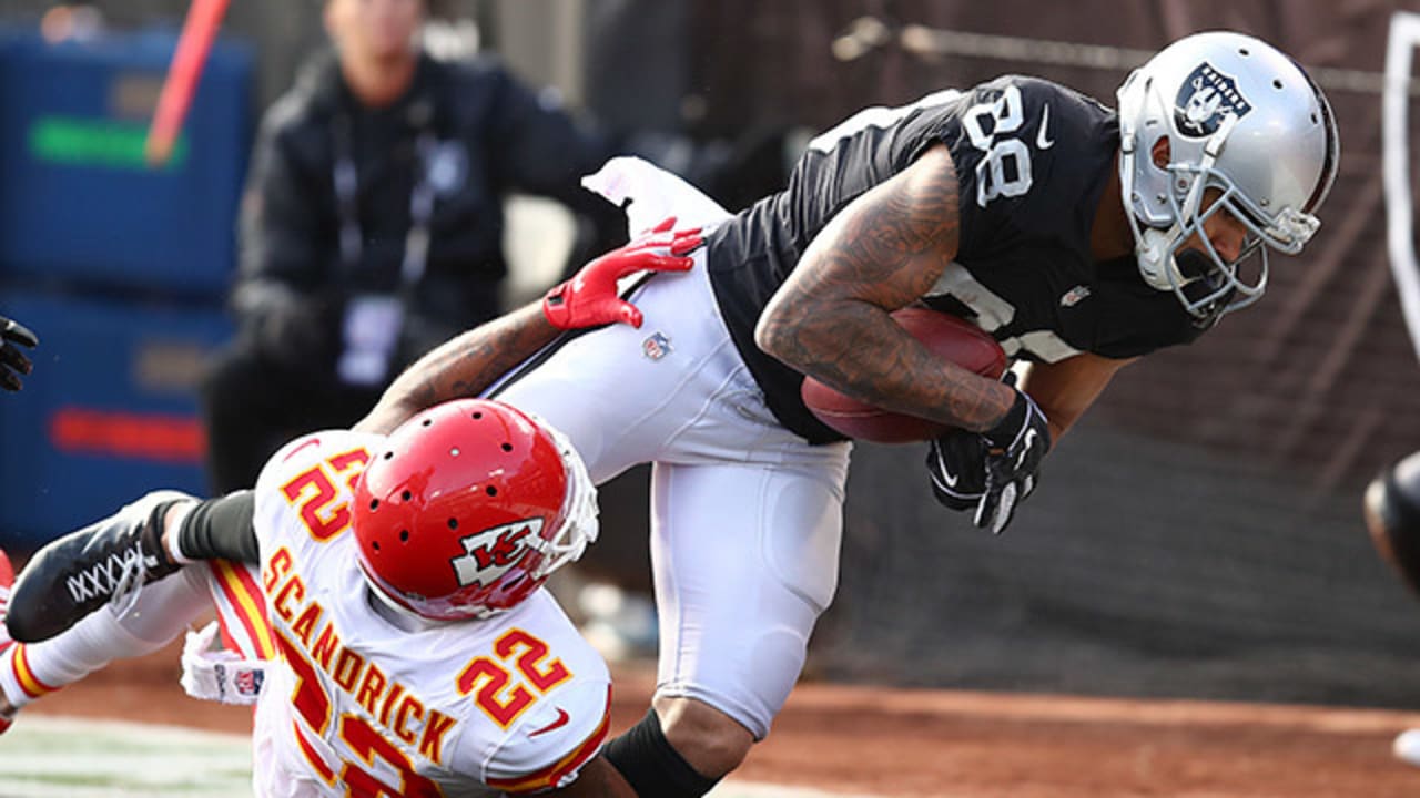 Marcell Ateman high points back-shoulder throw for TD catch