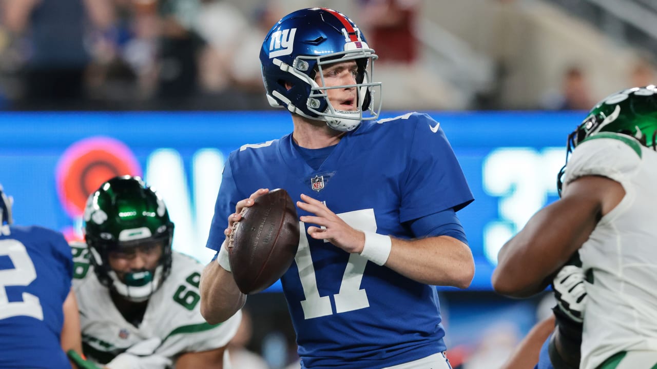 New York Giants Clayton Thorson lofts rainbow to wide receiver David ...