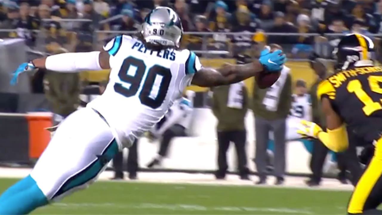 Julius Peppers shows pass coverage skills on pass breakup