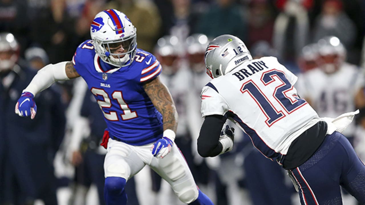 Tom Brady turns on the jets and runs for first down