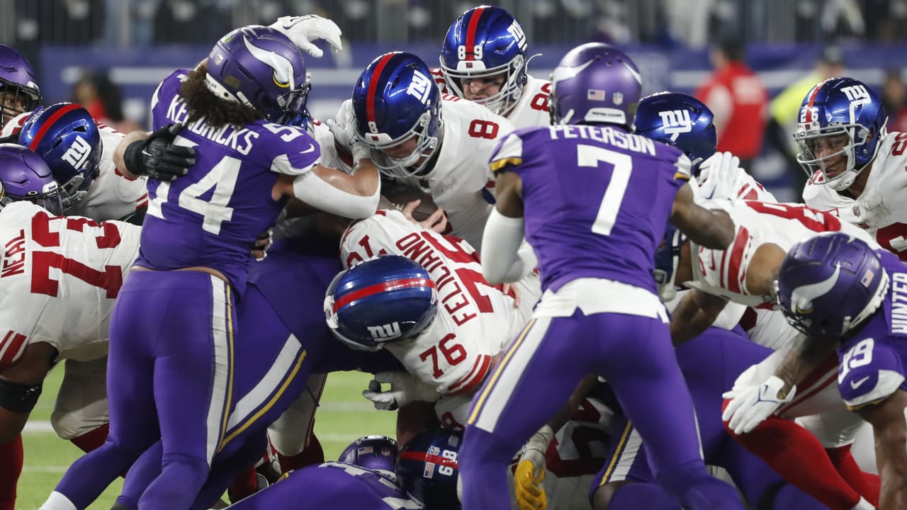 New York Giant quarterback Daniel Jones converts another key fourth ...