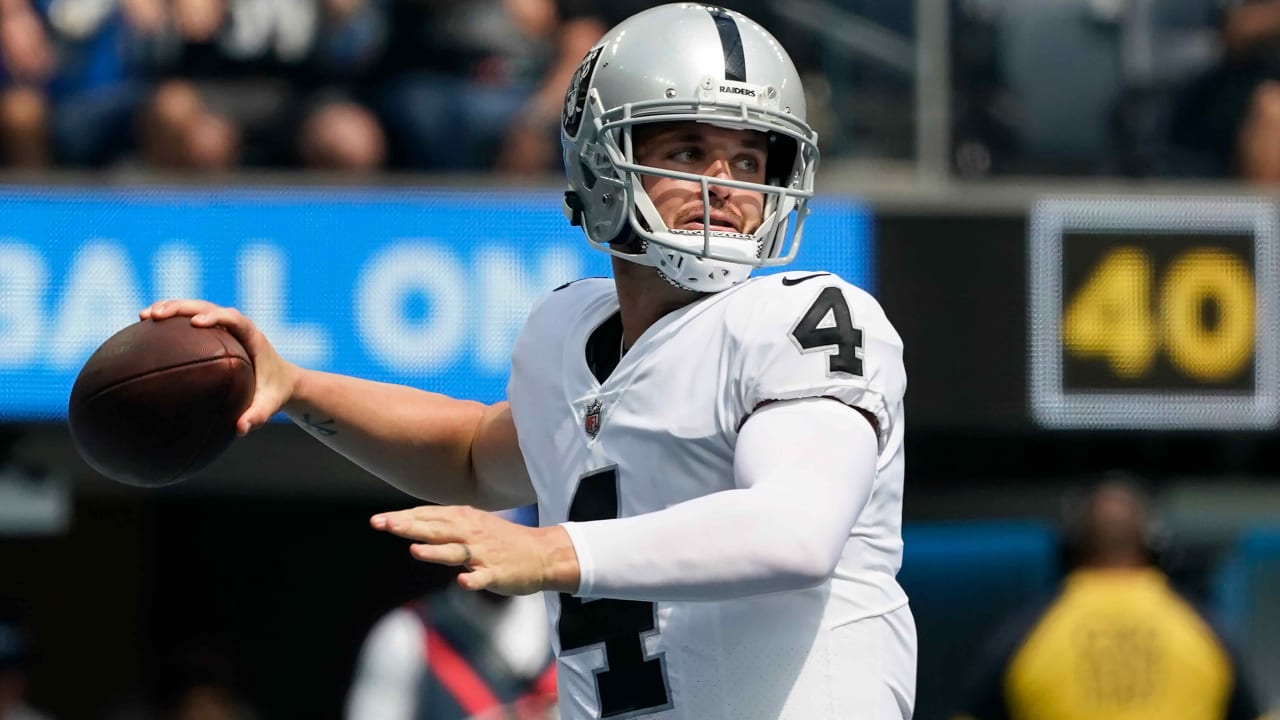 Las Vegas Raiders quarterback Derek Carr lofts an 18-yard teardrop ...