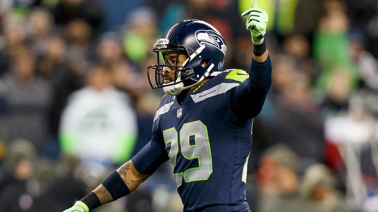 Avril: Everybody knows Earl Thomas loves the Cowboys