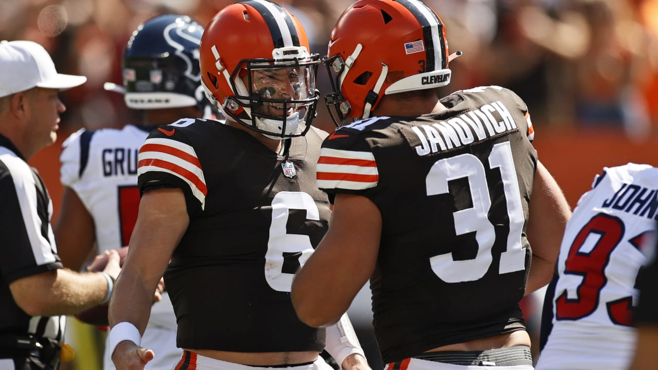 Cleveland Browns full back Andy Janovich hammers through pileup for ...